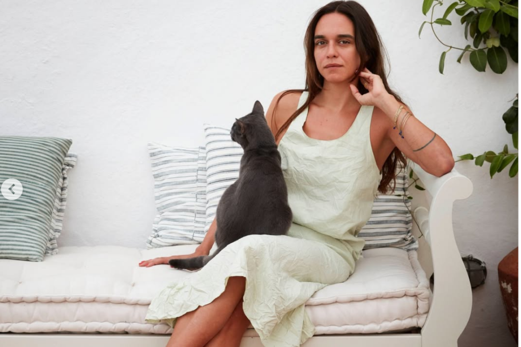 Patmos> Tour a Classically Modern and Minimalist Island Home in Greece - 42